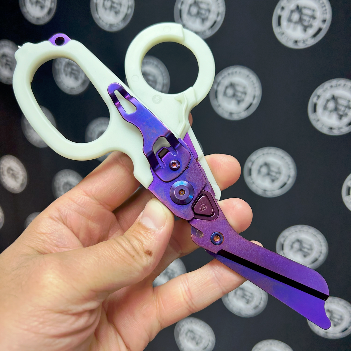 6-in-1 Multifunctional Folding Trauma Shears - Glow-in-the-Dark - Purp ...